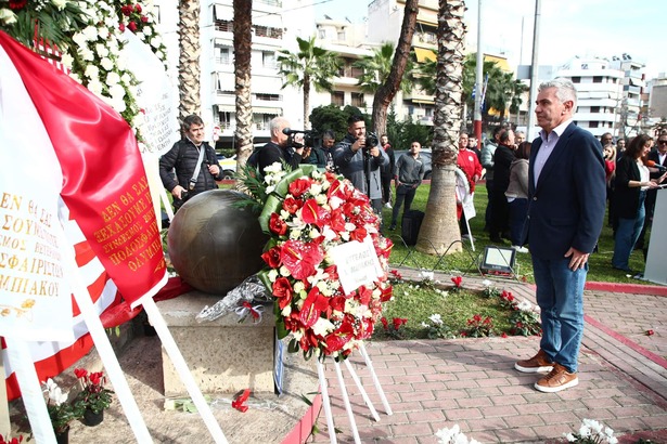 Στο ετήσιο μνημόσυνο των θυμάτων της Θύρας 7 - ΔΗΜΟΣ ΝΙΚΑΙΑΣ ΑΓ.Ι. ΡΕΝΤΗ