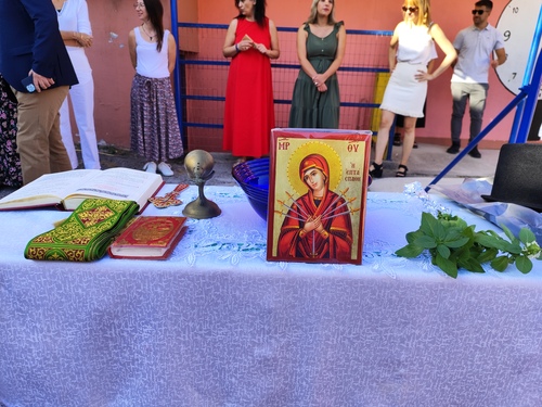 Με ευχές για δημιουργική χρονιά ξεκίνησαν τα σχολεία σε Νίκαια και ...