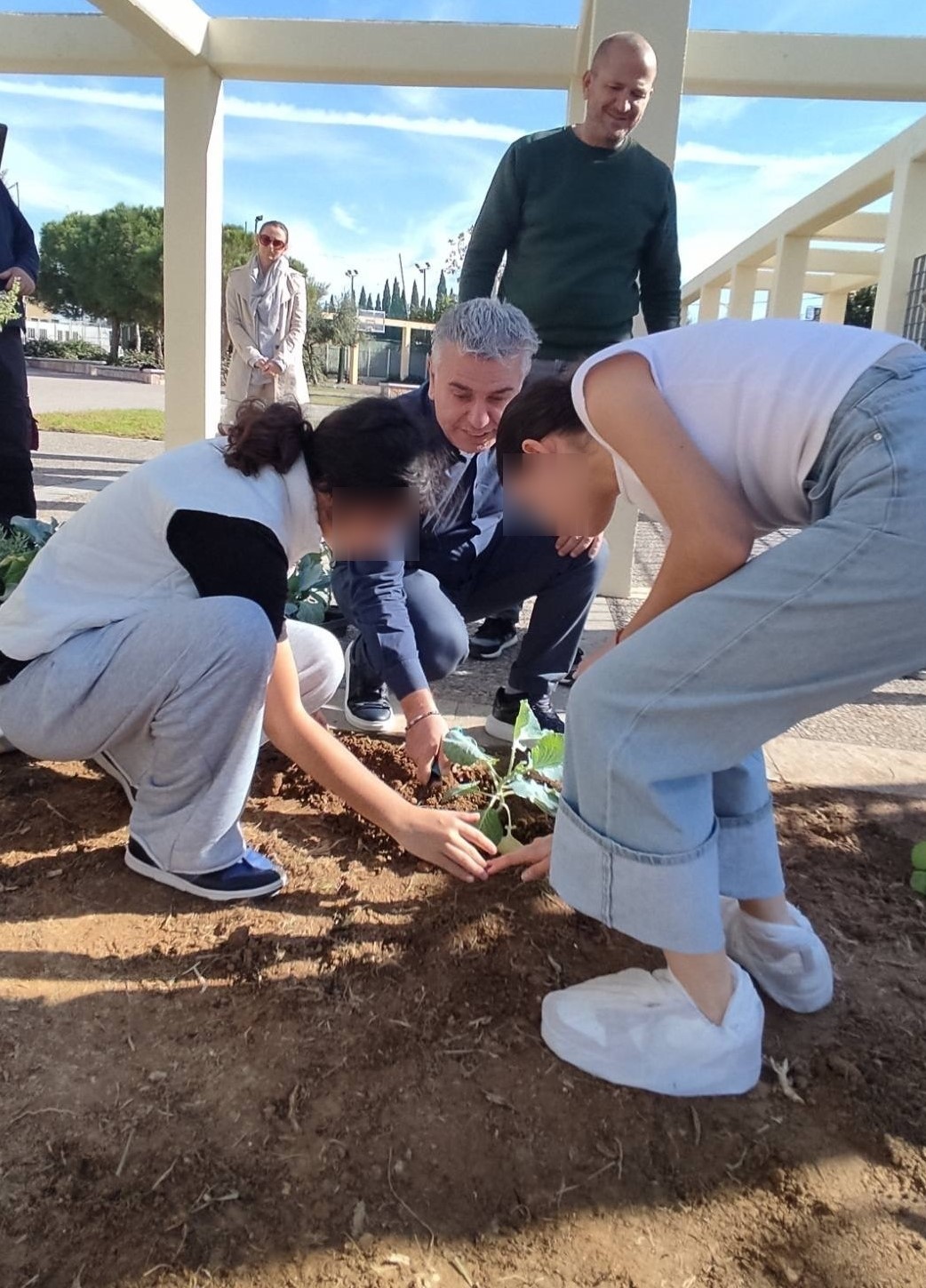 Νέος Σχολικός λαχανόκηπος στο 3ο Γυμνάσιο Ρέντη - ΔΗΜΟΣ ΝΙΚΑΙΑΣ ΑΓ.Ι. ΡΕΝΤΗ